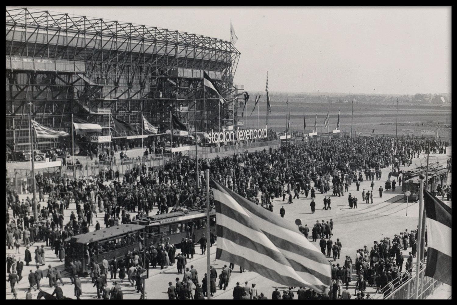 De Kuip 1937 - Opening of the stadium | Old photo | Walljar.com